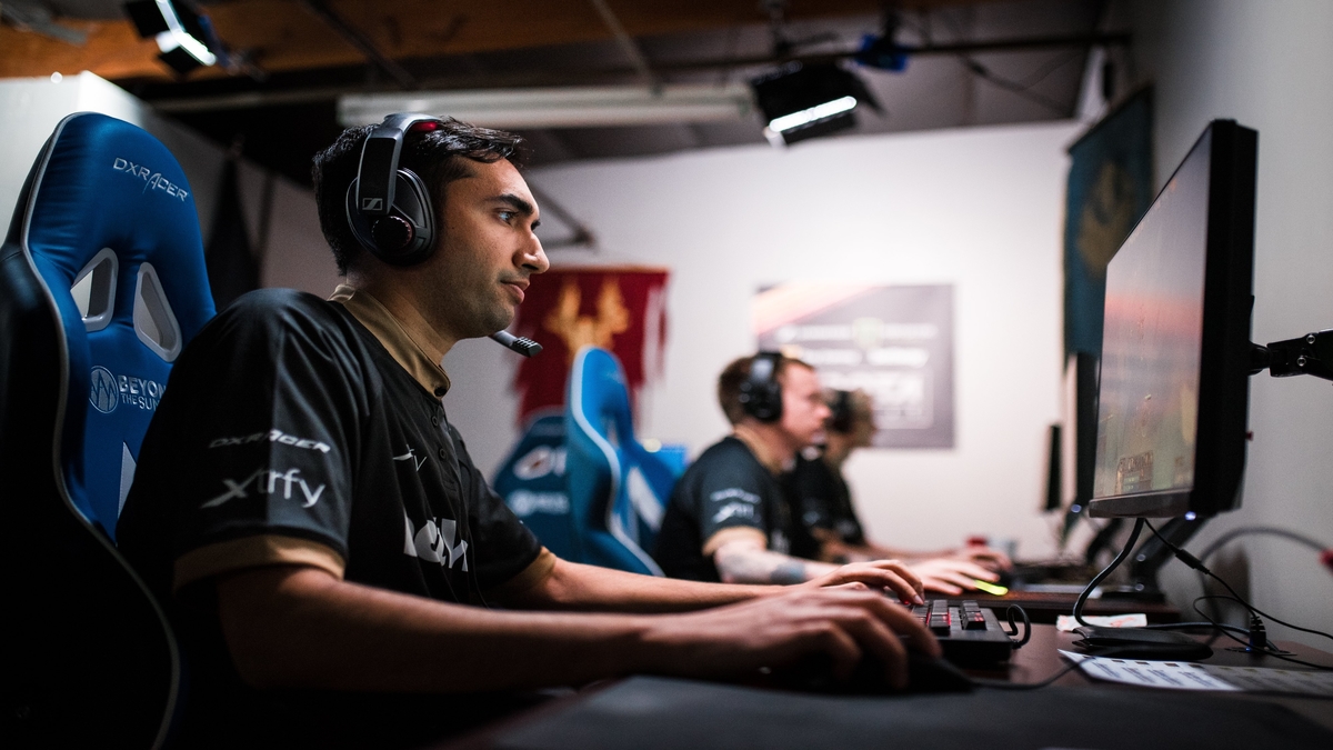 Summit 11 Minor; Teams, memes and shattered dreams | GosuGamers