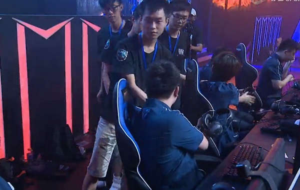 LPL W3D1 - The WE vs. SHRC Showdown | GosuGamers